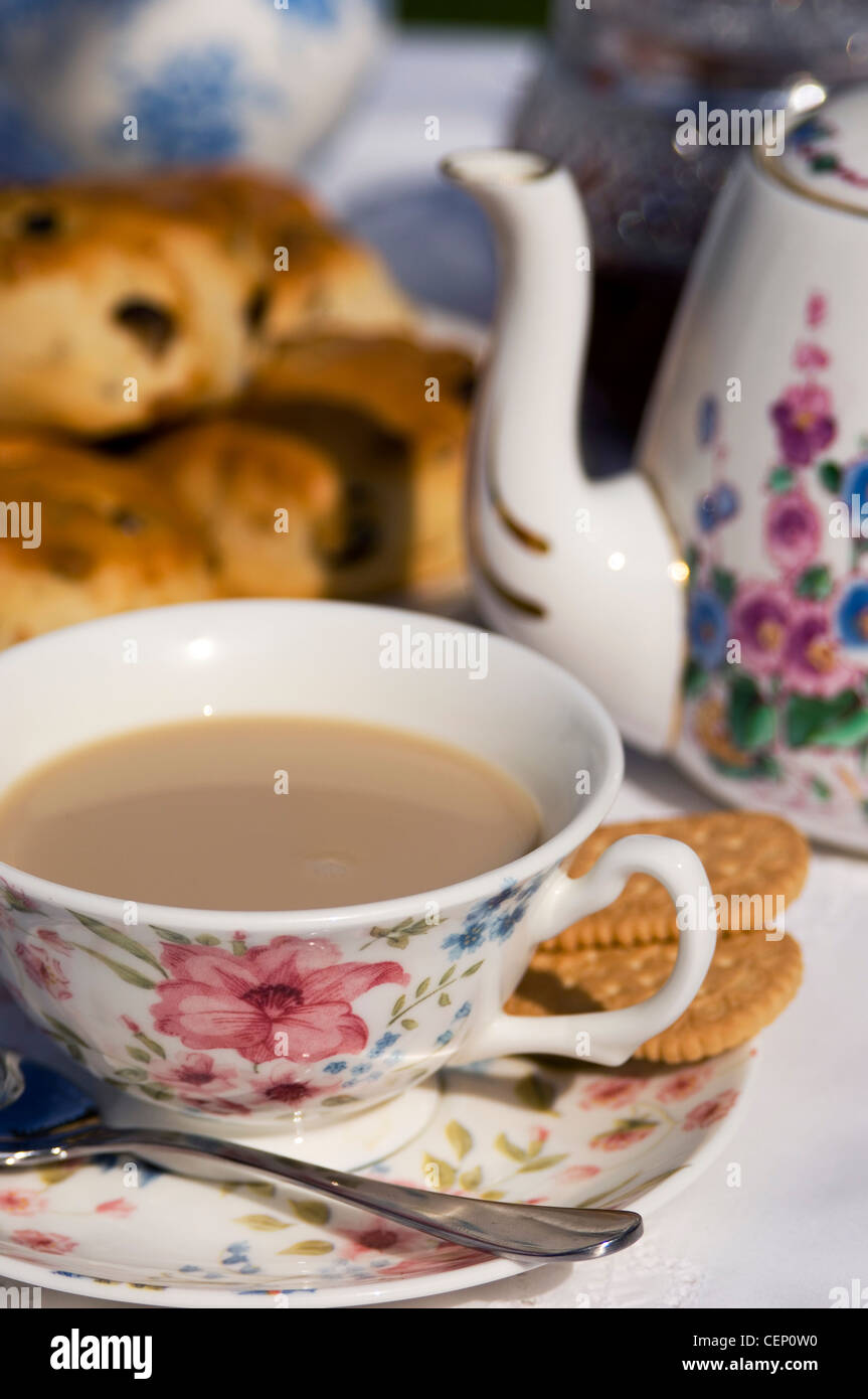 English tea cup and saucer hi-res stock photography and images - Alamy