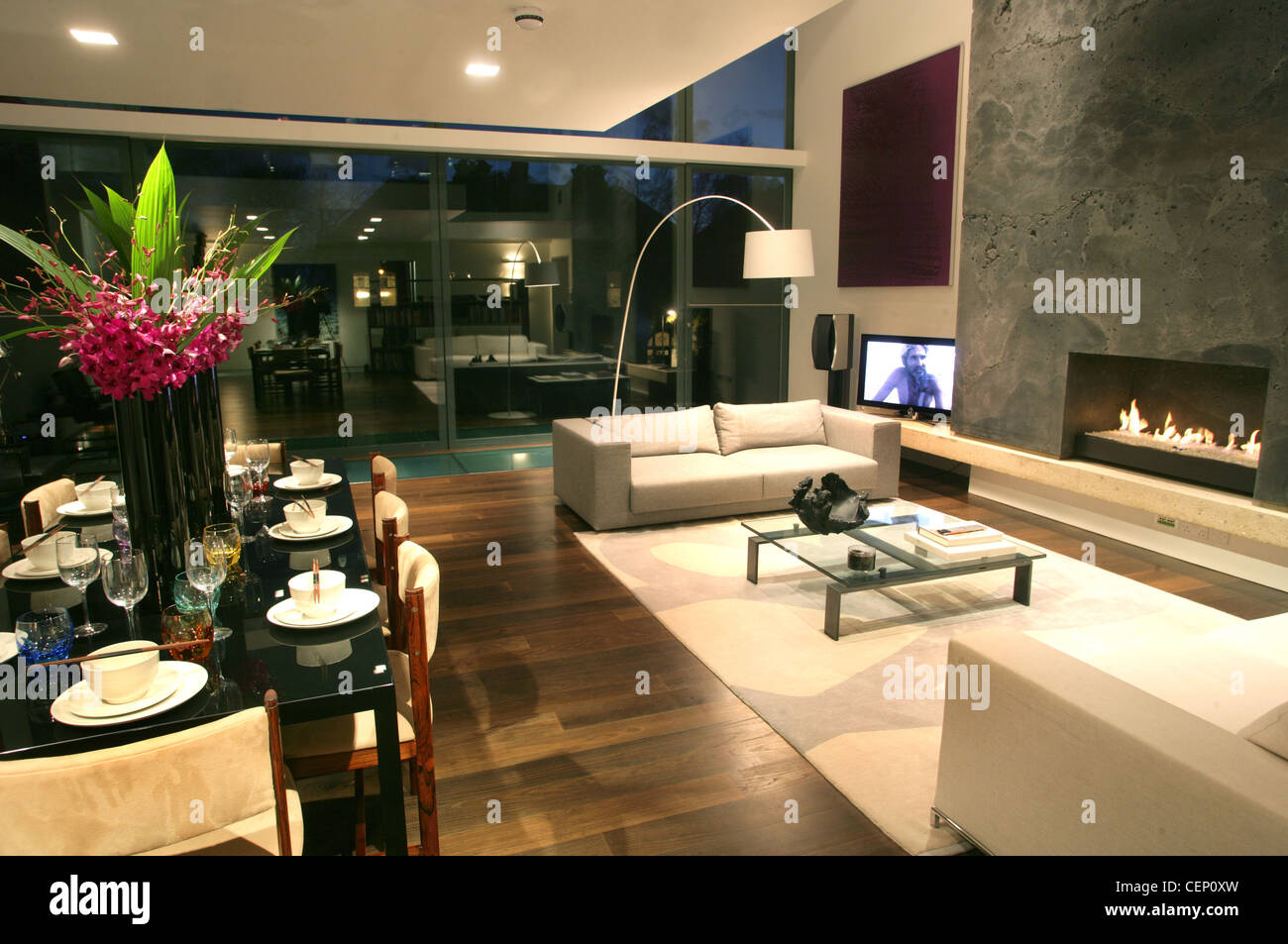 Modernist open plan home in Hampstead, London Main open plan reception ...