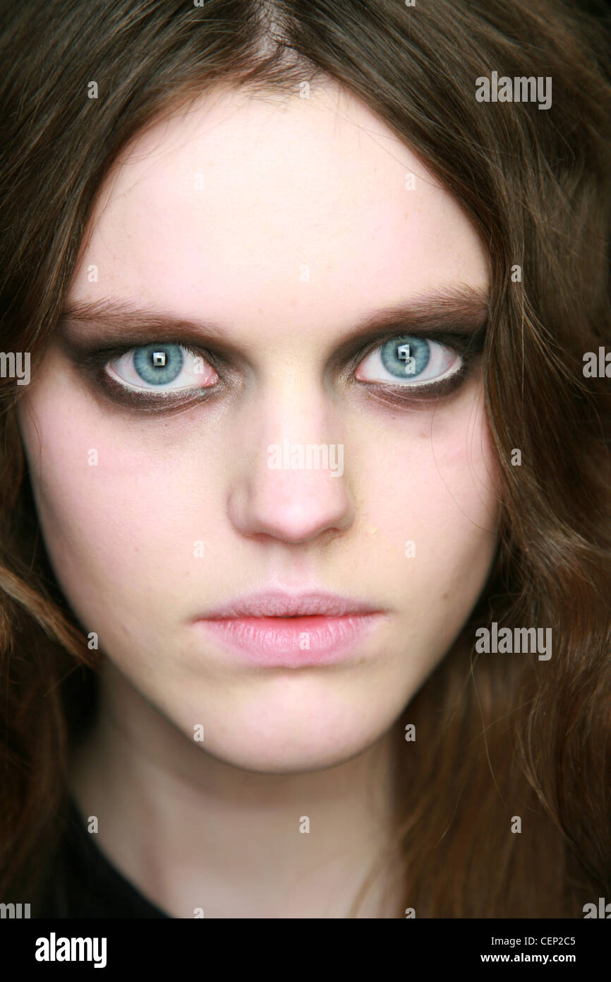 Felder Felder BACKSTAGE London Ready to Wear Autumn Winter Close up ...