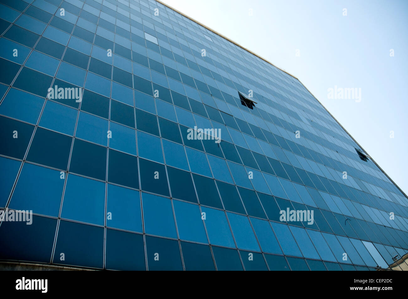 Skyscraper square windows hi-res stock photography and images - Alamy
