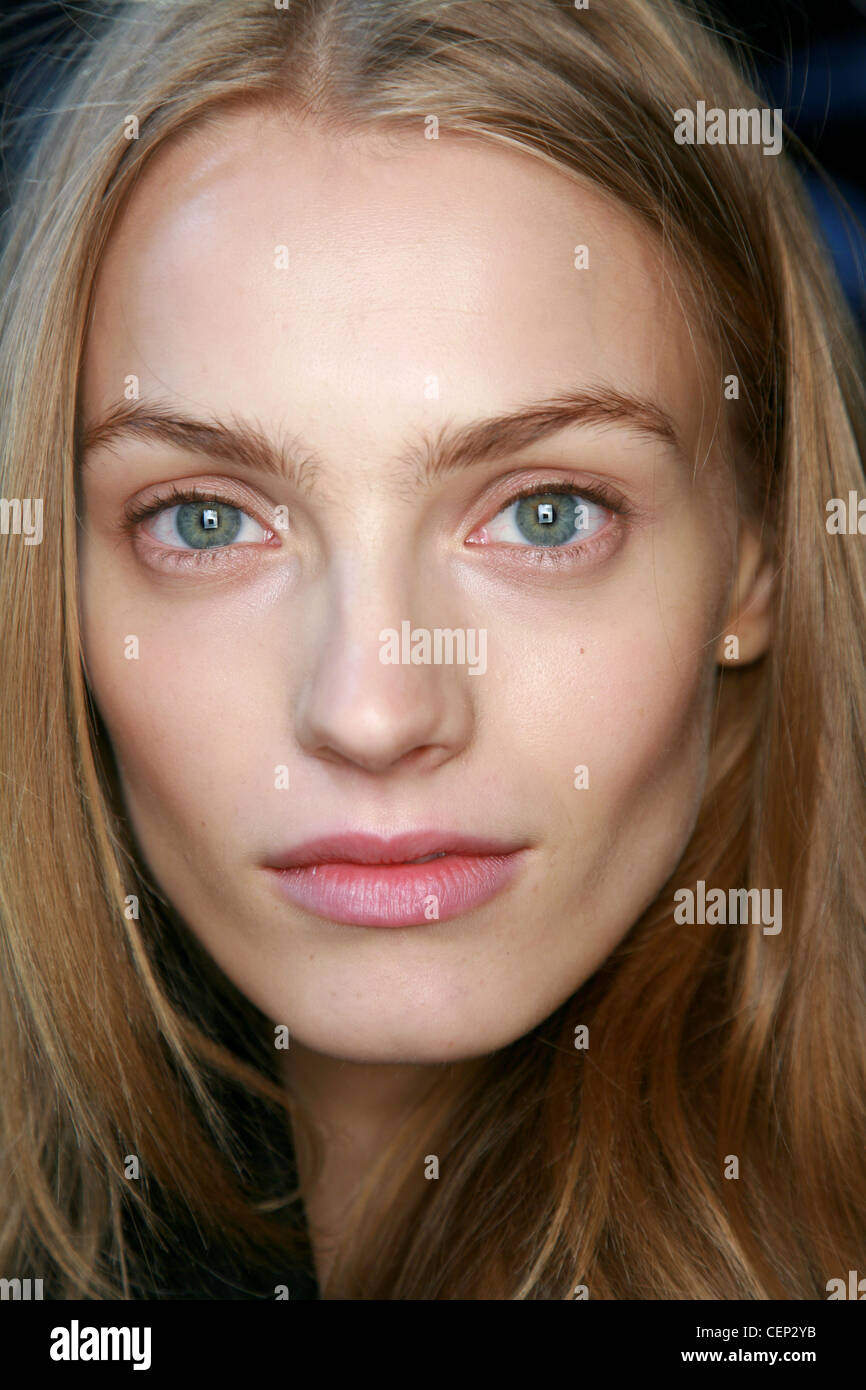 Stella McCartney BACKSTAGE Paris Ready to Wear Autumn Winter Model with ...