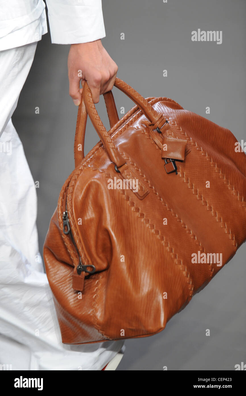 Bottega Veneta Milan Ready to Wear Spring Summer Model wearing white ...