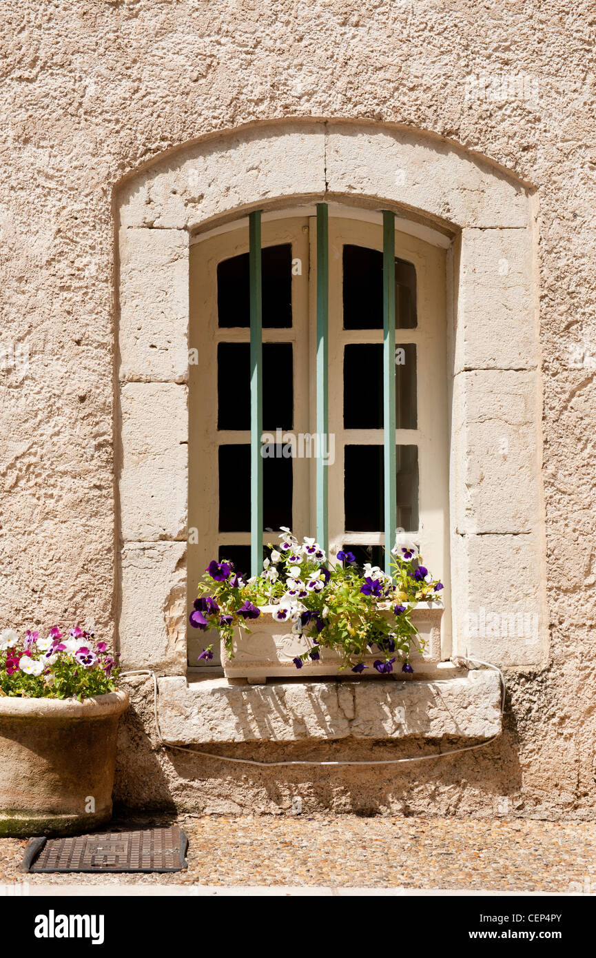 Detail of a window from a French house Stock Photo - Alamy