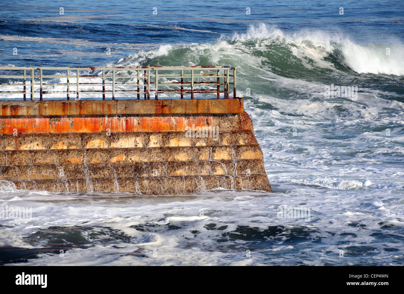 Waves and jetty hi-res stock photography and images - Alamy
