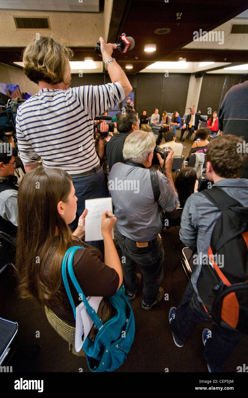 American university students protests hi-res stock photography and ...
