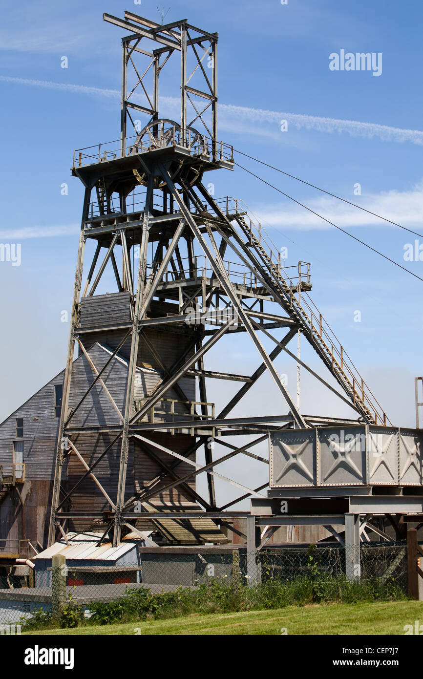 Cornish Tin Mine lift shaft and Machinery Stock Photo - Alamy
