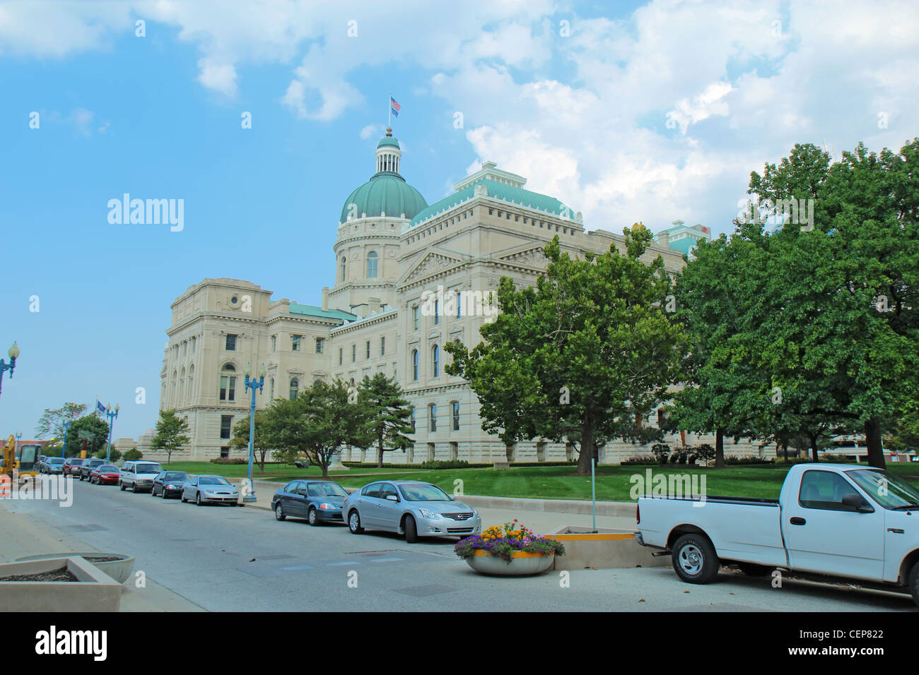 Street-side view of the Indiana Statehouse in downtown Indianapolis ...