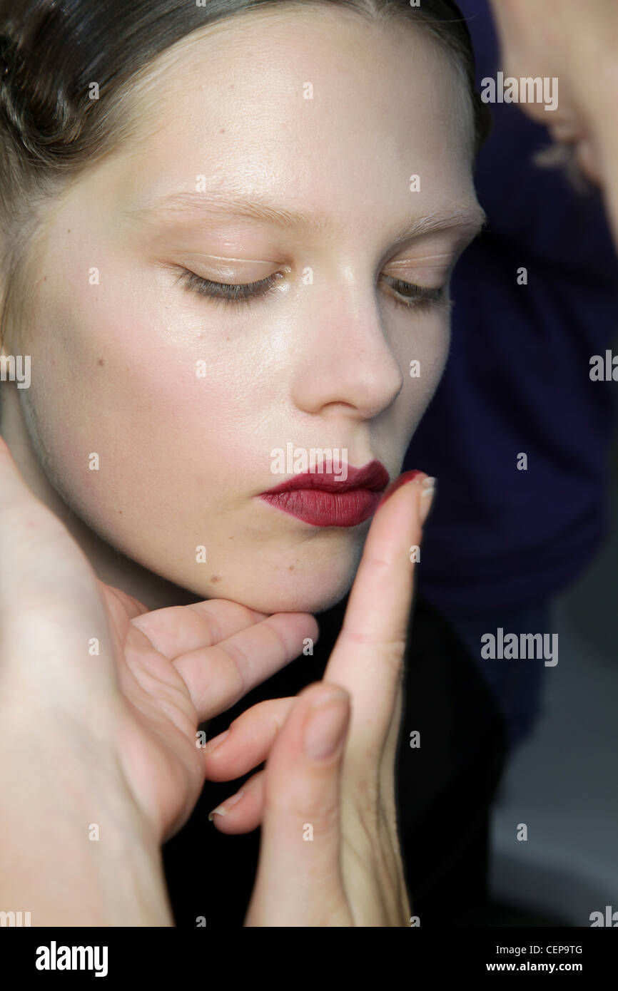 Yves Saint Laurent Backstage Paris Ready to Wear Spring Summer 2011 ...