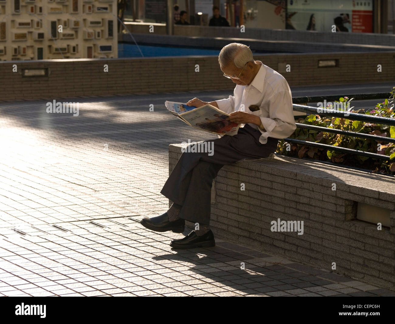 Man Reading A Newspaper Outdoors Stock Photo - Alamy