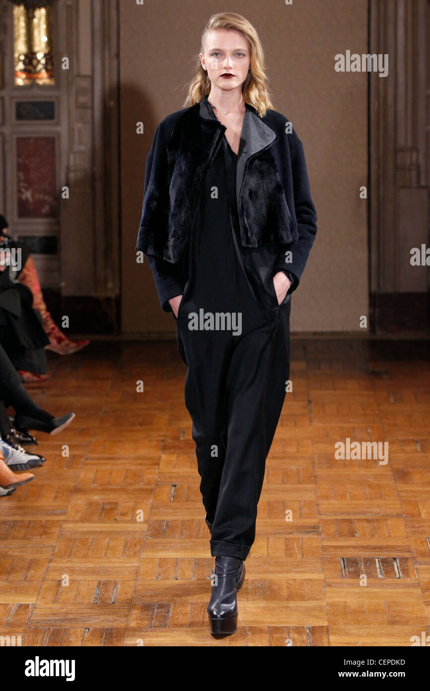 Anne Valerie Hash Paris Ready to Wear Autumn Winter 2011 2012 Stock ...