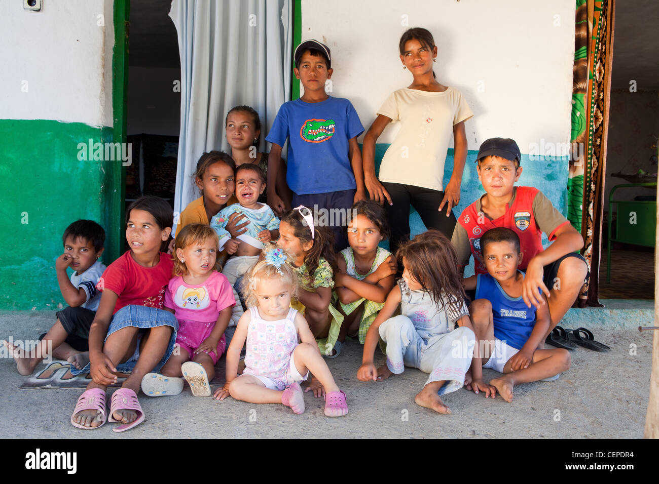 Happy Roma gypsy family posing in Bulgaria Stock Photo - Alamy