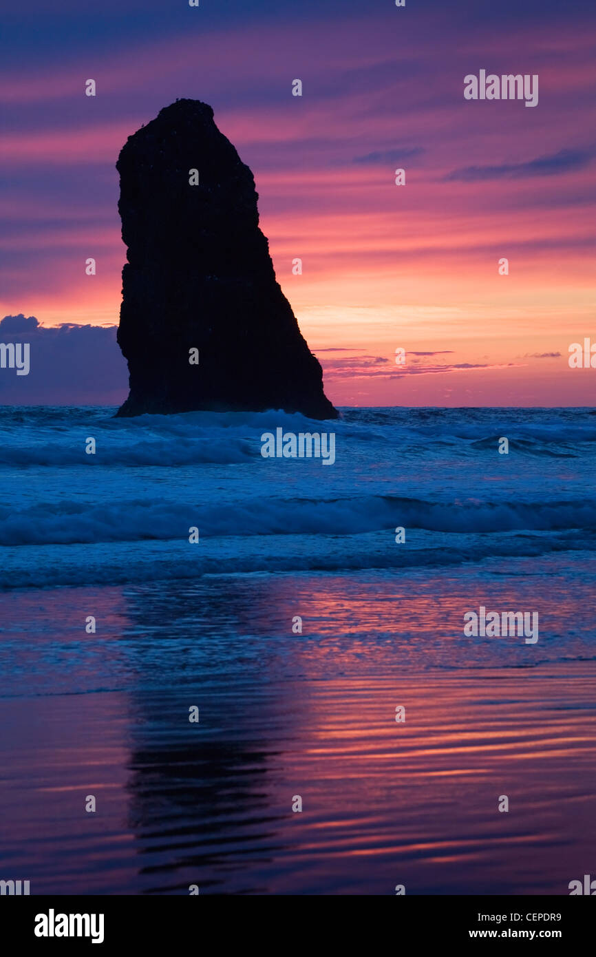 Cannon silhouette hi-res stock photography and images - Alamy