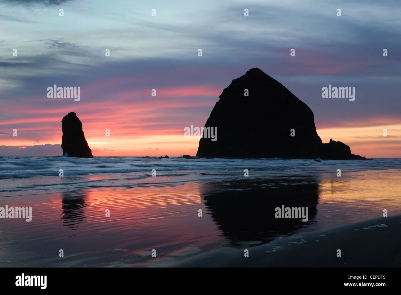 Silhouette of large rocks hi-res stock photography and images - Alamy