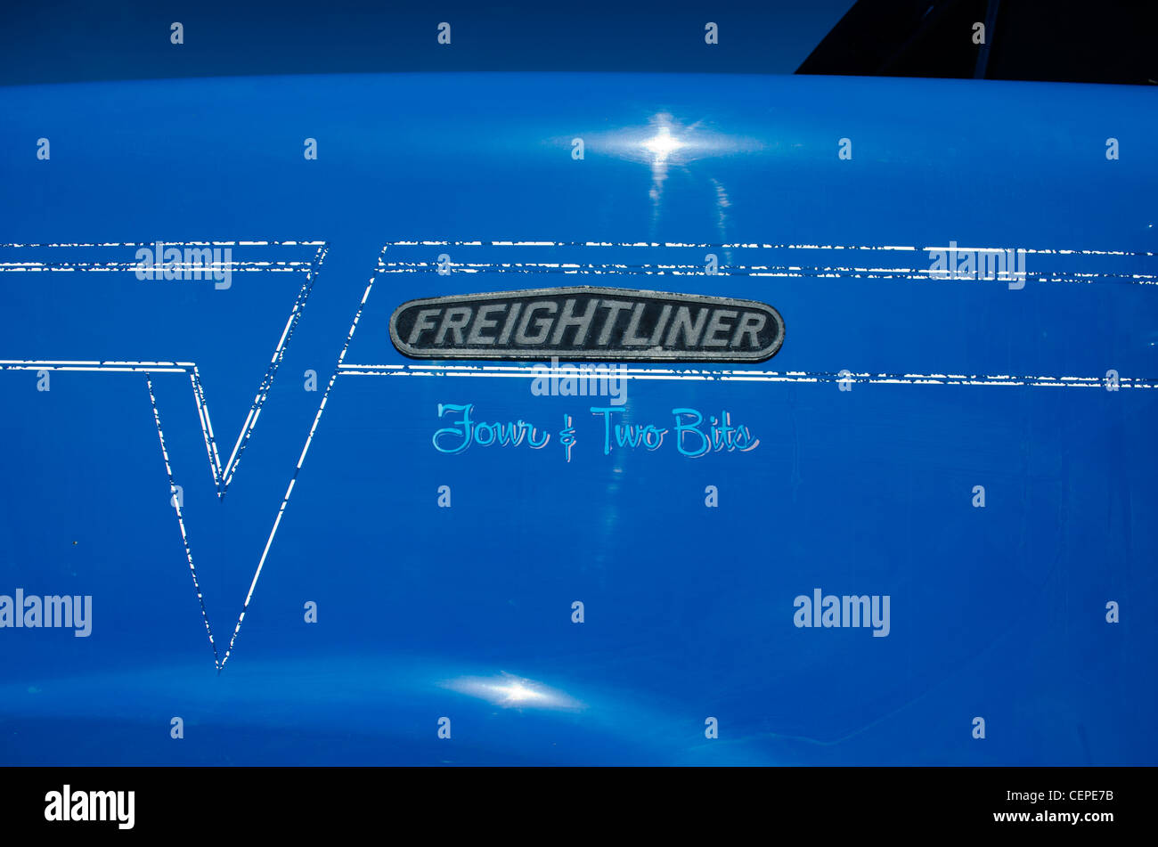 Freightliner emblem on side of a blue dump truck Stock Photo - Alamy