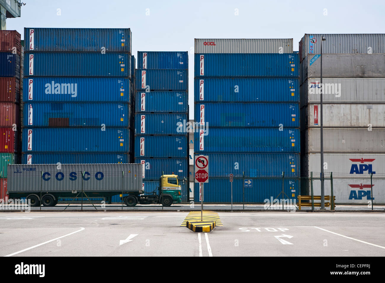 Containers at the port hi-res stock photography and images - Alamy