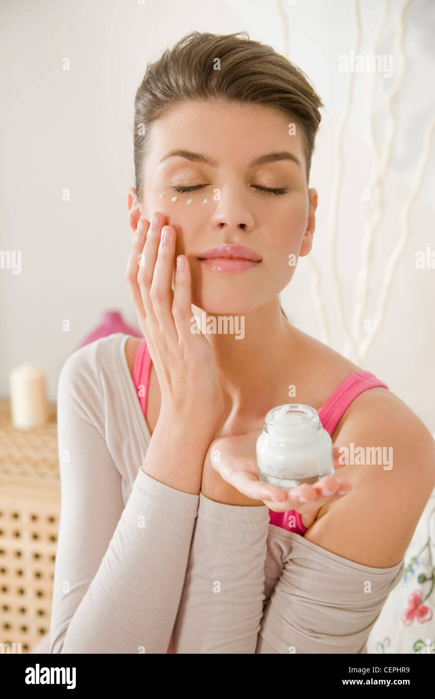 Face cream pot hi-res stock photography and images - Alamy