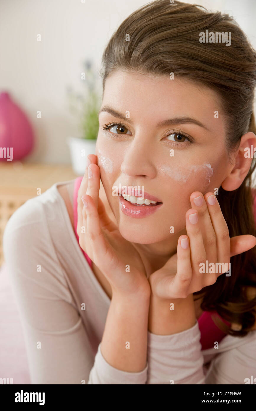Woman applying face cream Stock Photo - Alamy