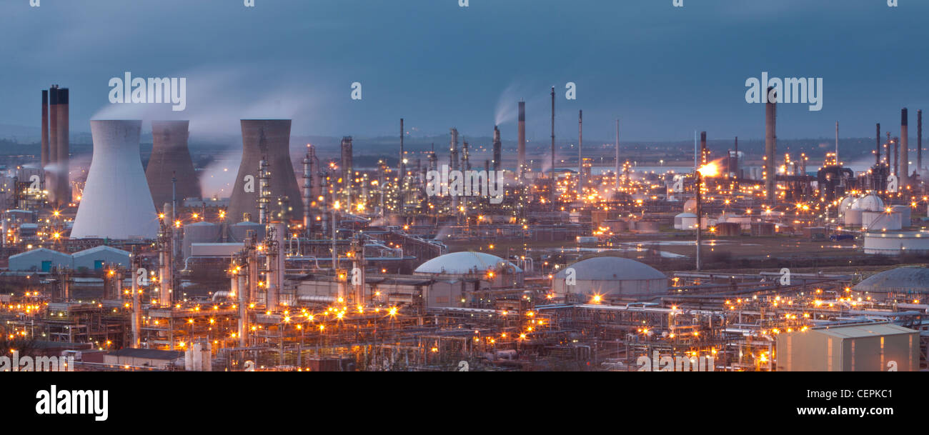 Grangemouth Oil Refinery Stock Photo - Alamy