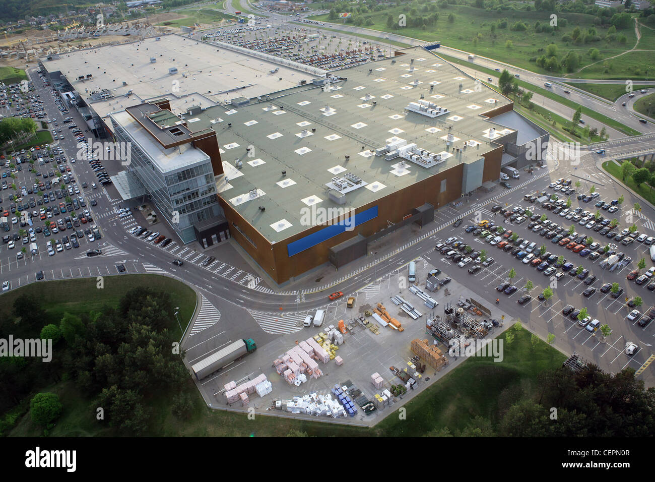 Outside view of shopping mall hi-res stock photography and images - Alamy