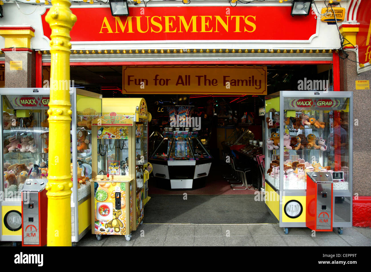 Exterior view of the frontage of an amusement arcade Stock Photo - Alamy