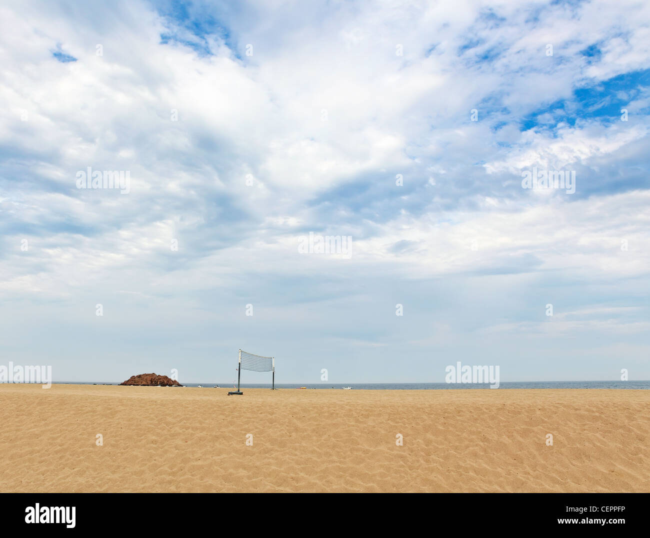 Volleyball on beach hi-res stock photography and images - Alamy
