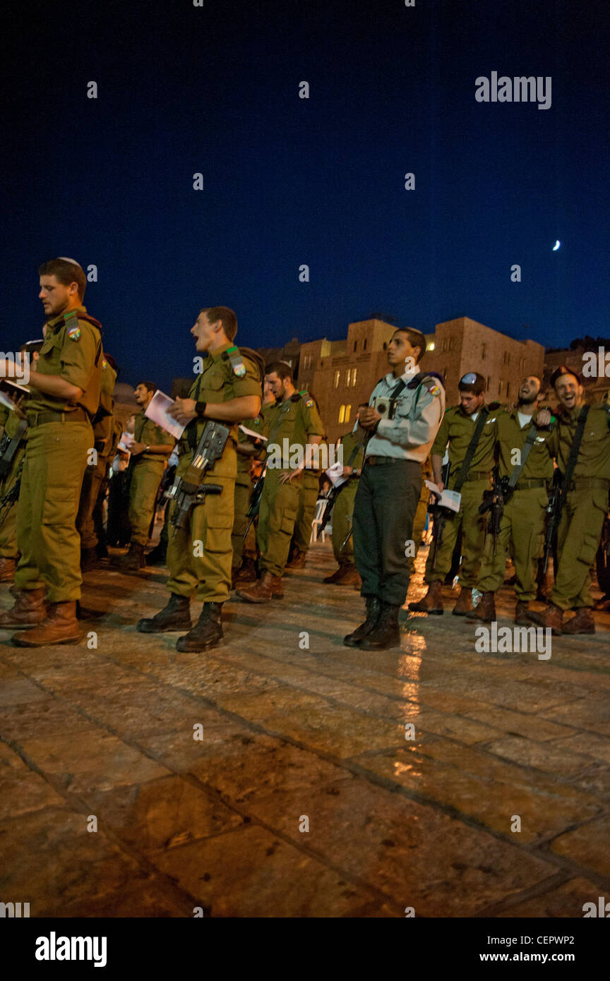 Shabbat day, Sometimes we can see some men of Tsahal singing together ...