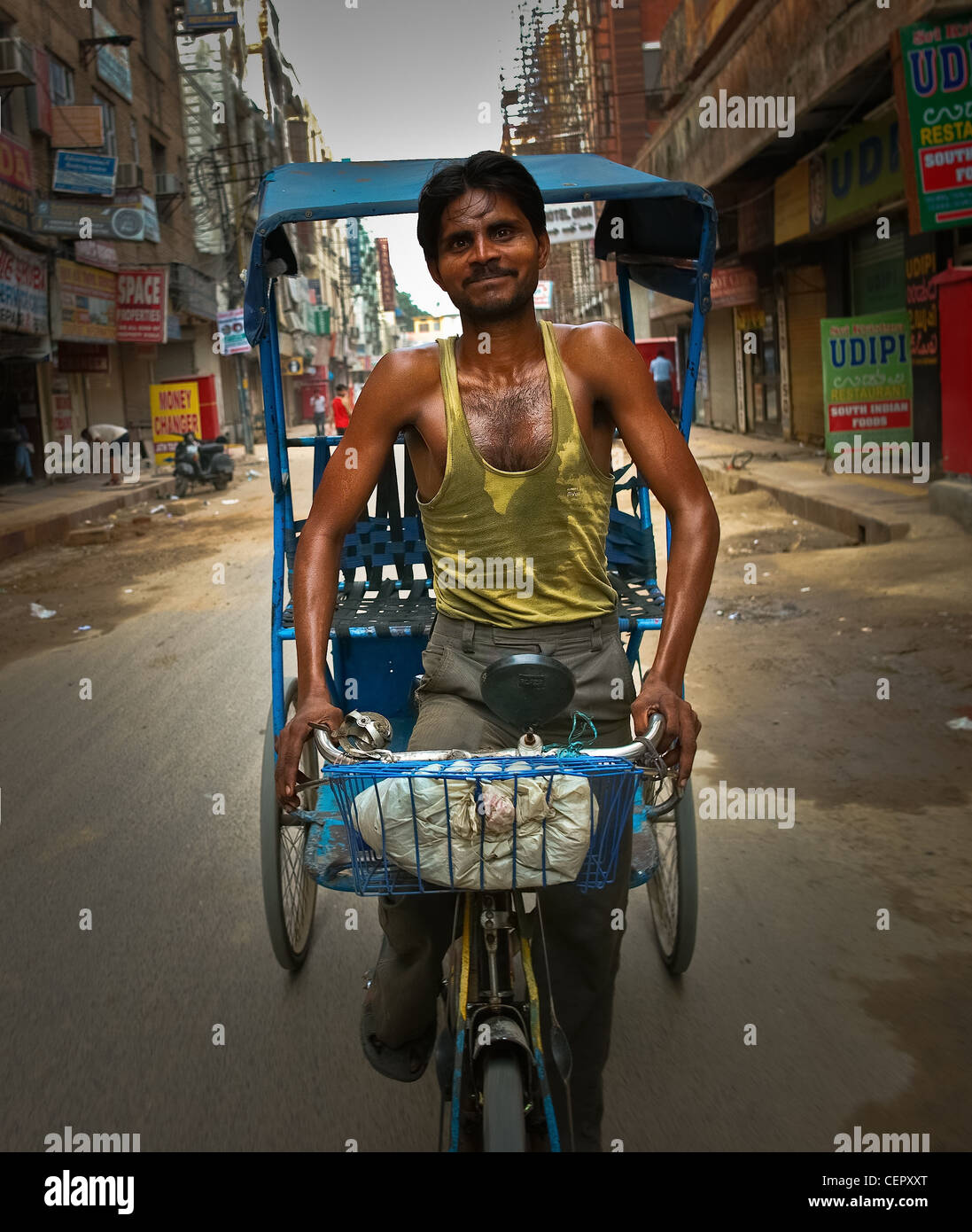 New Delhi, Rickshaw driver Stock Photo - Alamy