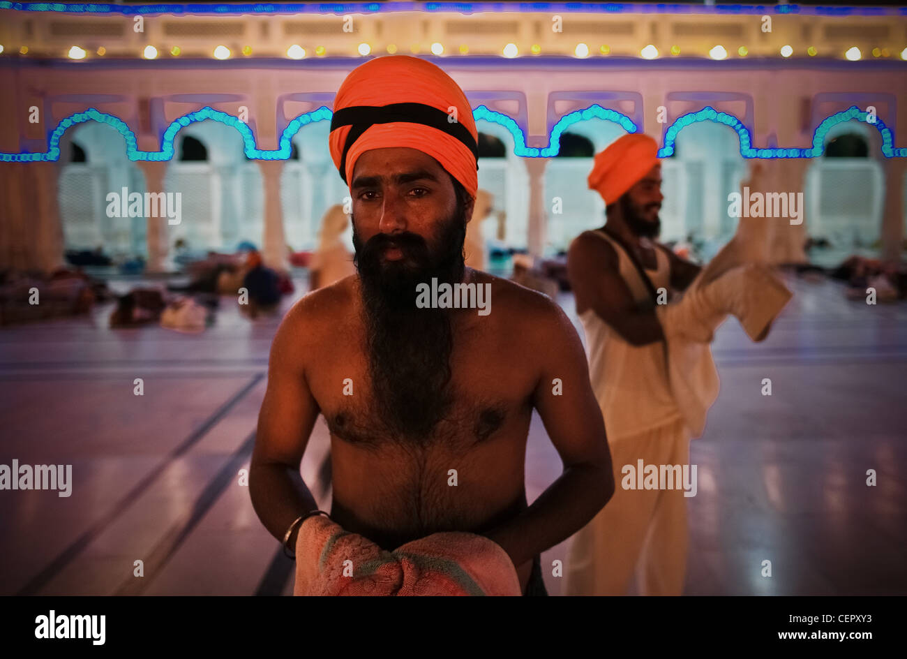 Indian glance, Sikhs out of a ritual bath at night, at the Golden ...