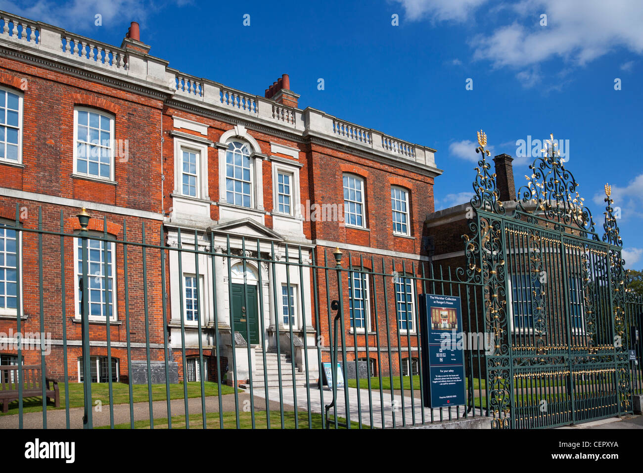 English style georgian house hi-res stock photography and images - Alamy