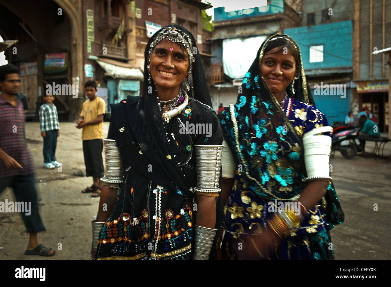 Indian glance, Gypsy of Rajasthan in traditional costume, women ...