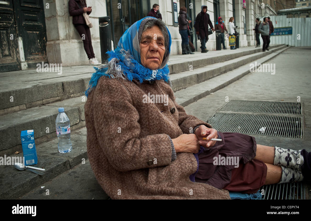 Urban misery, the monuments of the homeless, Aischa Romanian homeless ...
