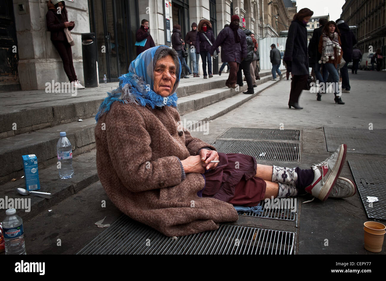 Urban misery, the monuments of the homeless, Aischa Romanian homeless ...
