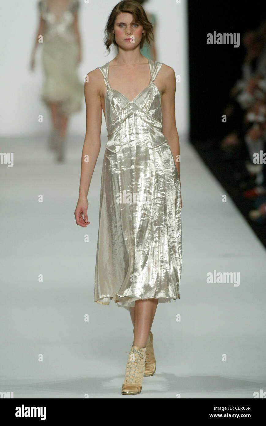 Marc Jacobs New York Ready to Wear Spring Summer Model facing camera ...