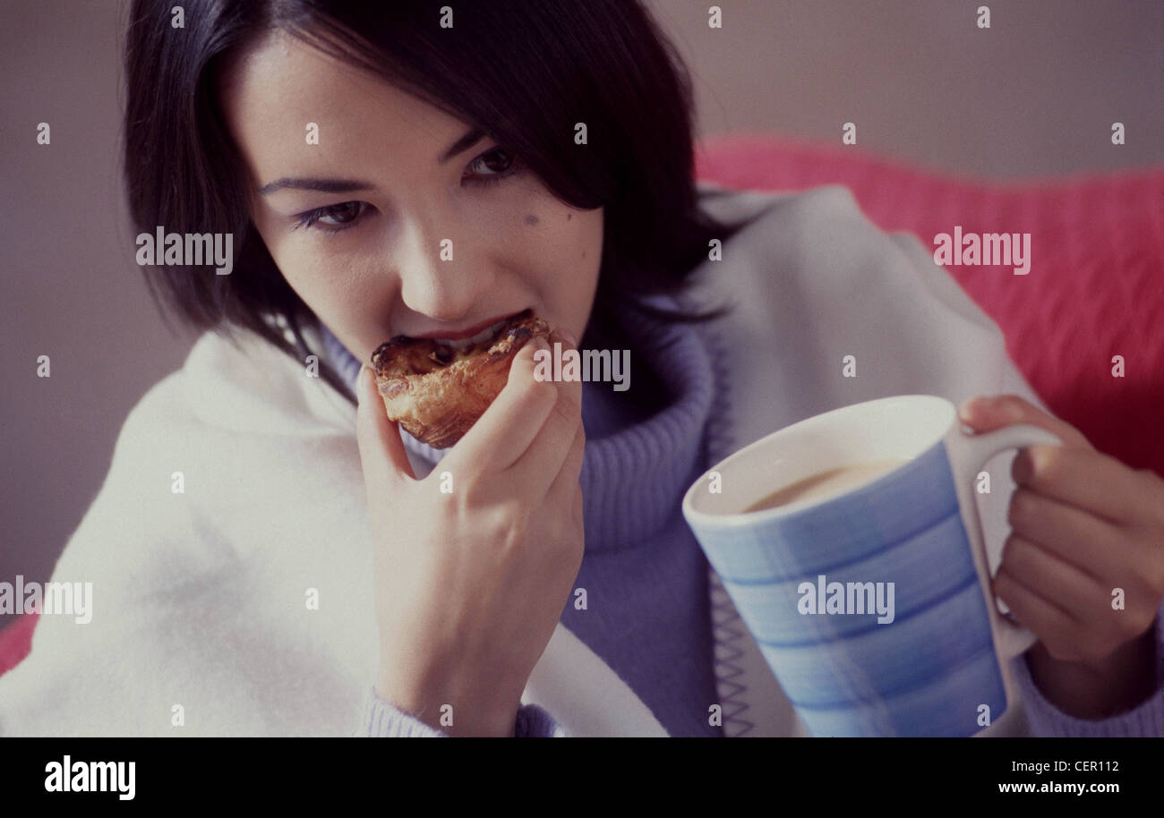 Woman blanket around shoulders hi-res stock photography and images - Alamy