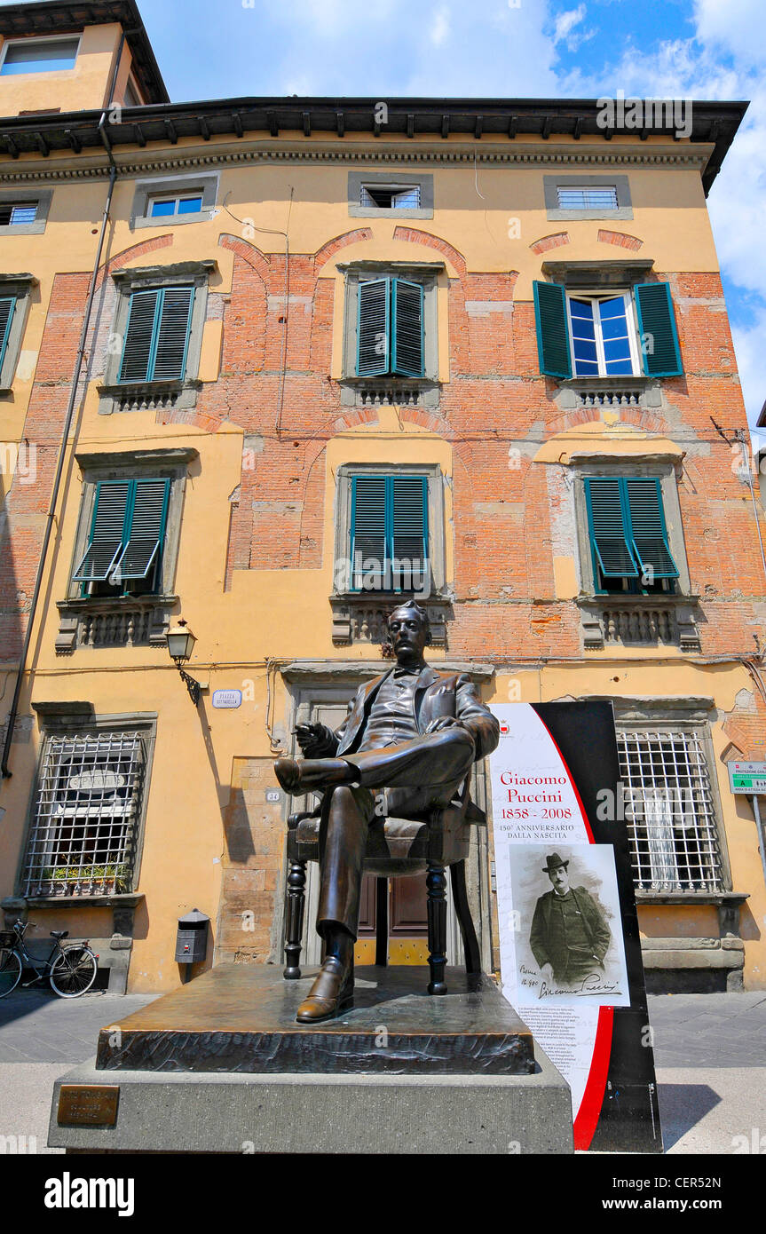 Giacomo puccini monument lucca tuscany hi-res stock photography and ...