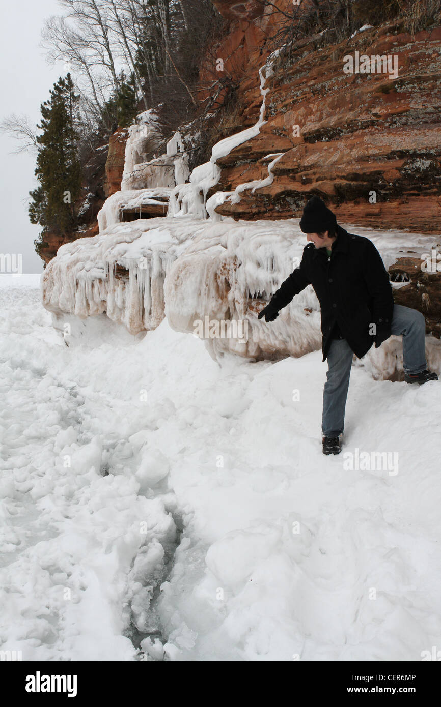 Ledge covered in ice hi-res stock photography and images - Alamy