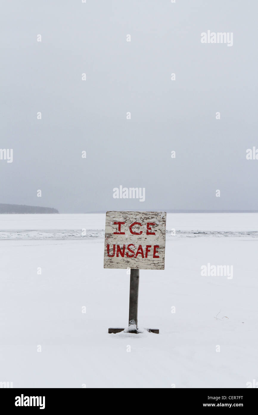 Unsafe ice warning sign hi-res stock photography and images - Alamy