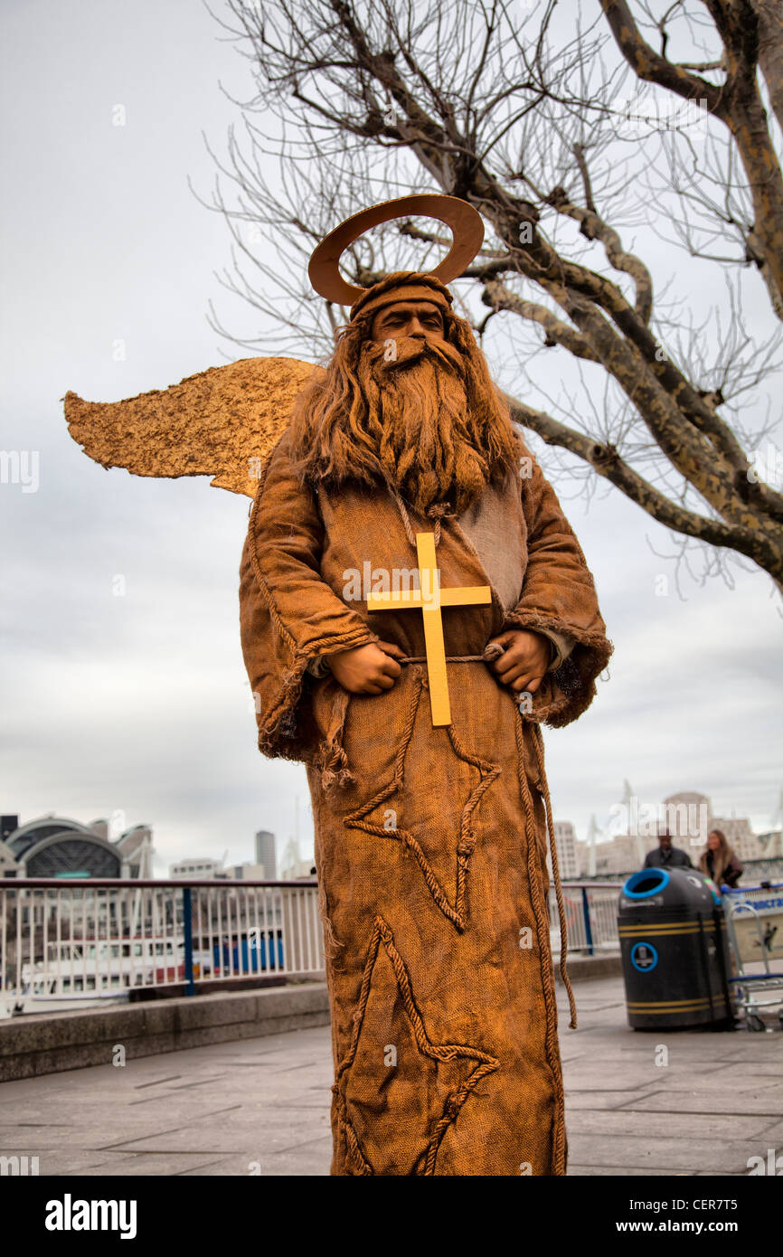 The gold man living statue hi-res stock photography and images - Alamy