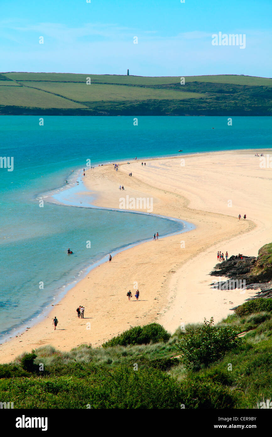The sandy beach at Daymer Bay in the Camel estuary between Rock and ...