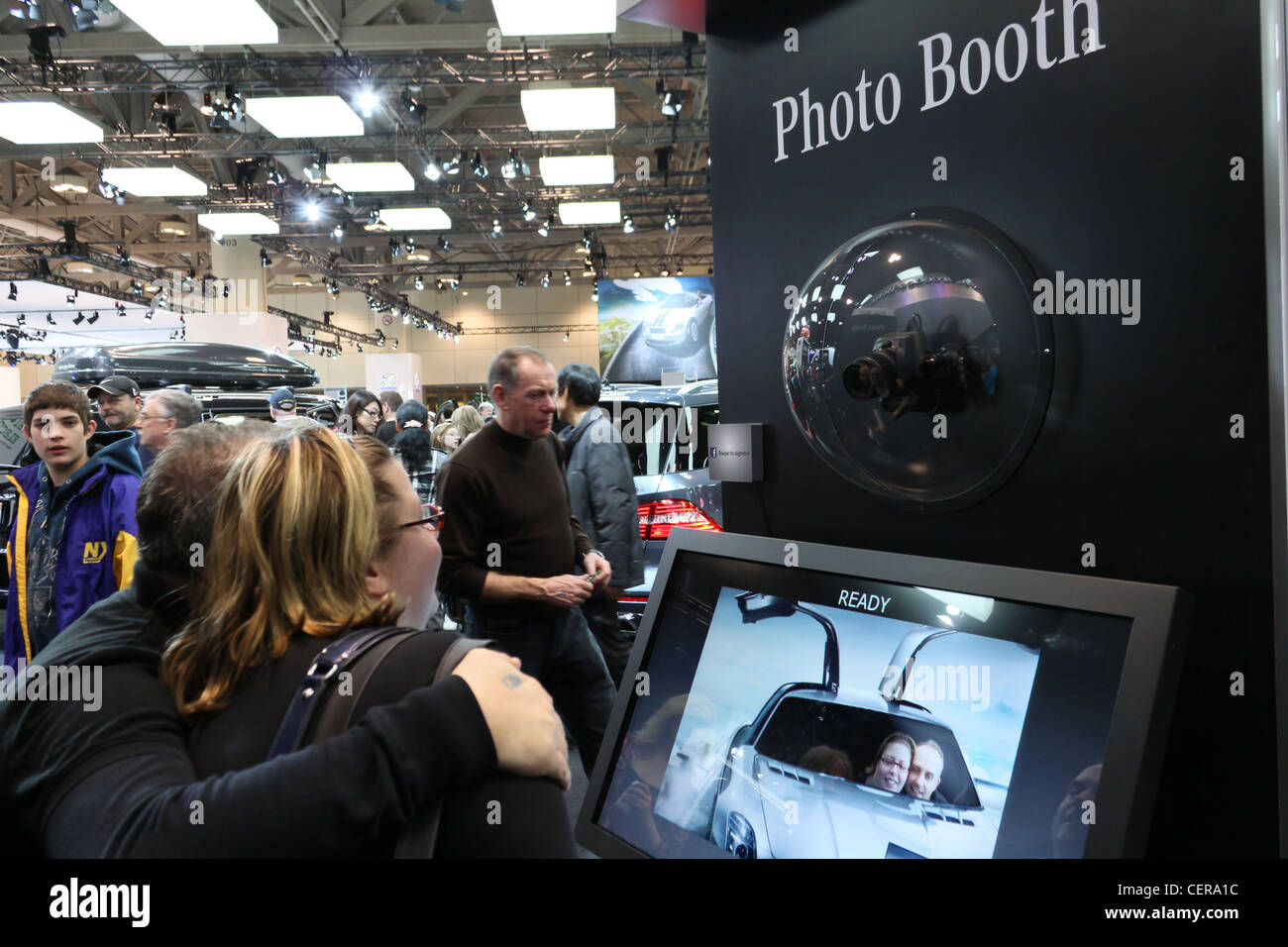 couple smiling photo booth Stock Photo - Alamy