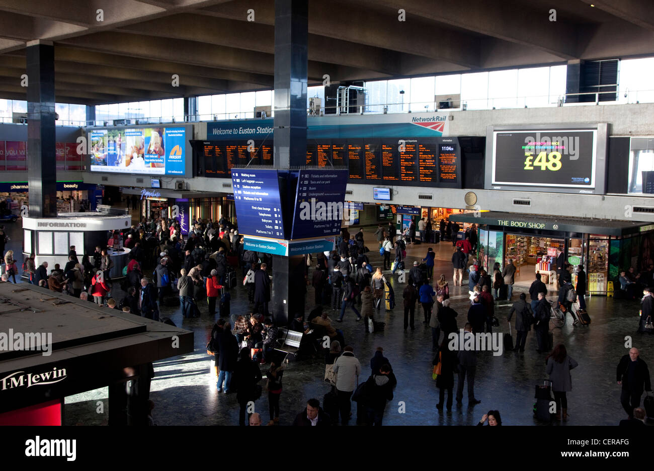 Busy euston station hi-res stock photography and images - Alamy