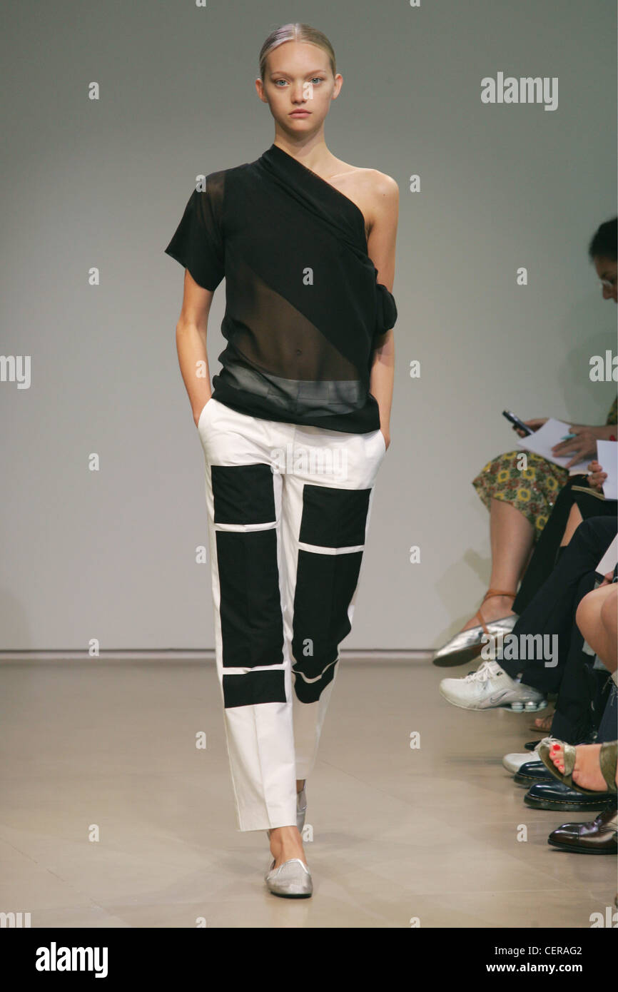 Jil Sander Milan Ready to Wear S S Australian model Gemma Ward wearing ...