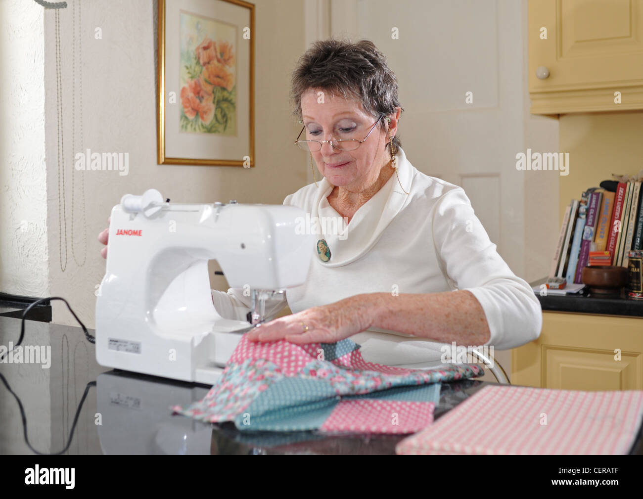 Lady using sewing machine hi-res stock photography and images - Alamy