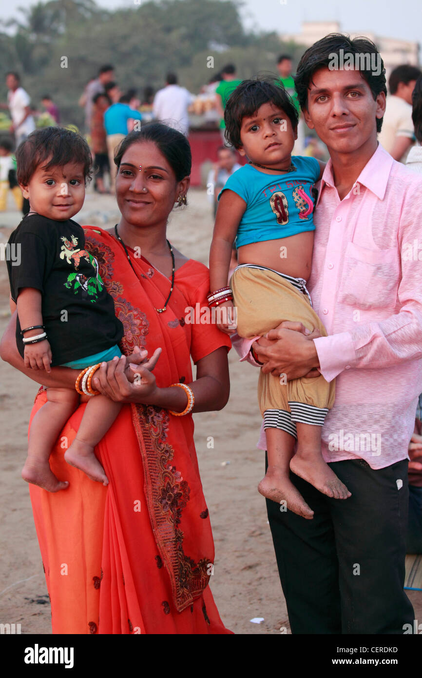Mumbai people vertical hi-res stock photography and images - Alamy