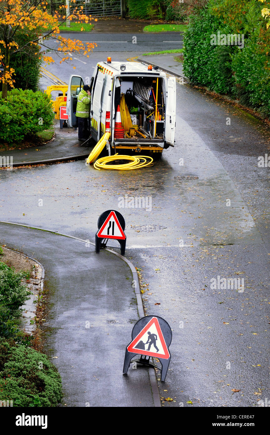 Gas man at work at roadside Stock Photo - Alamy