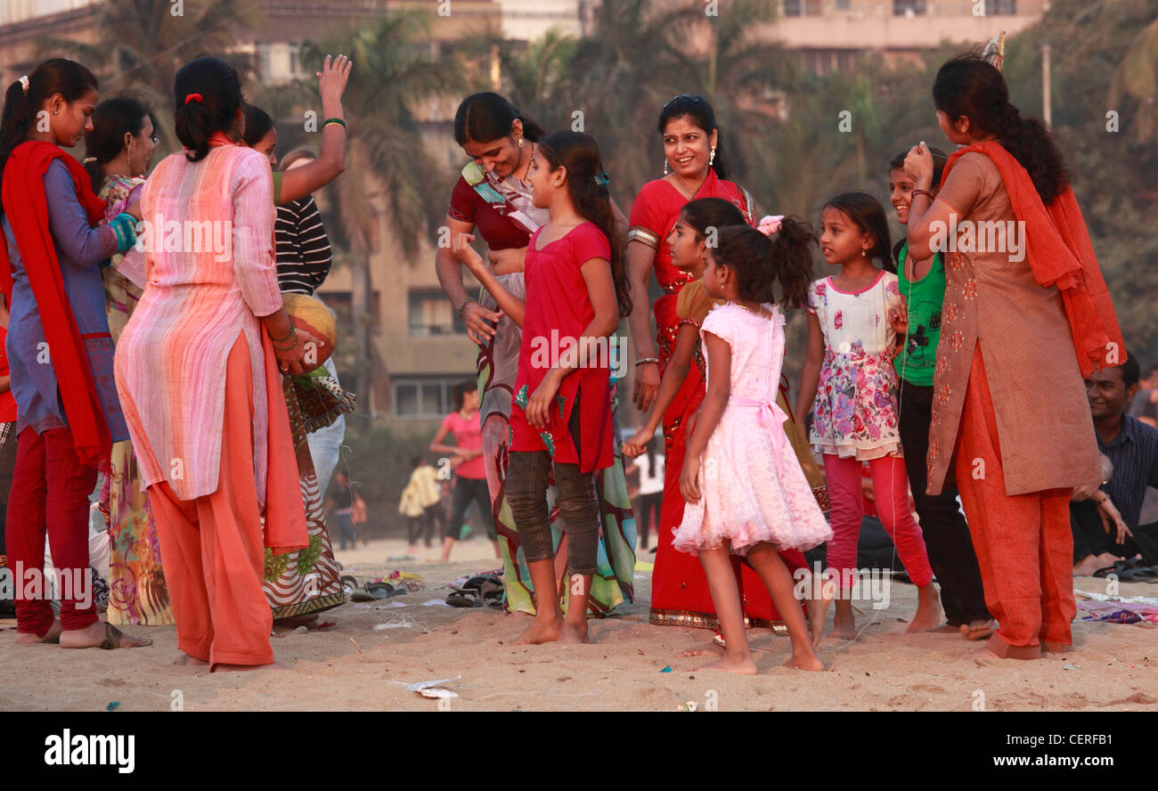 India, Maharashtra, Mumbai, Chowpatty Beach, people, leisure Stock ...