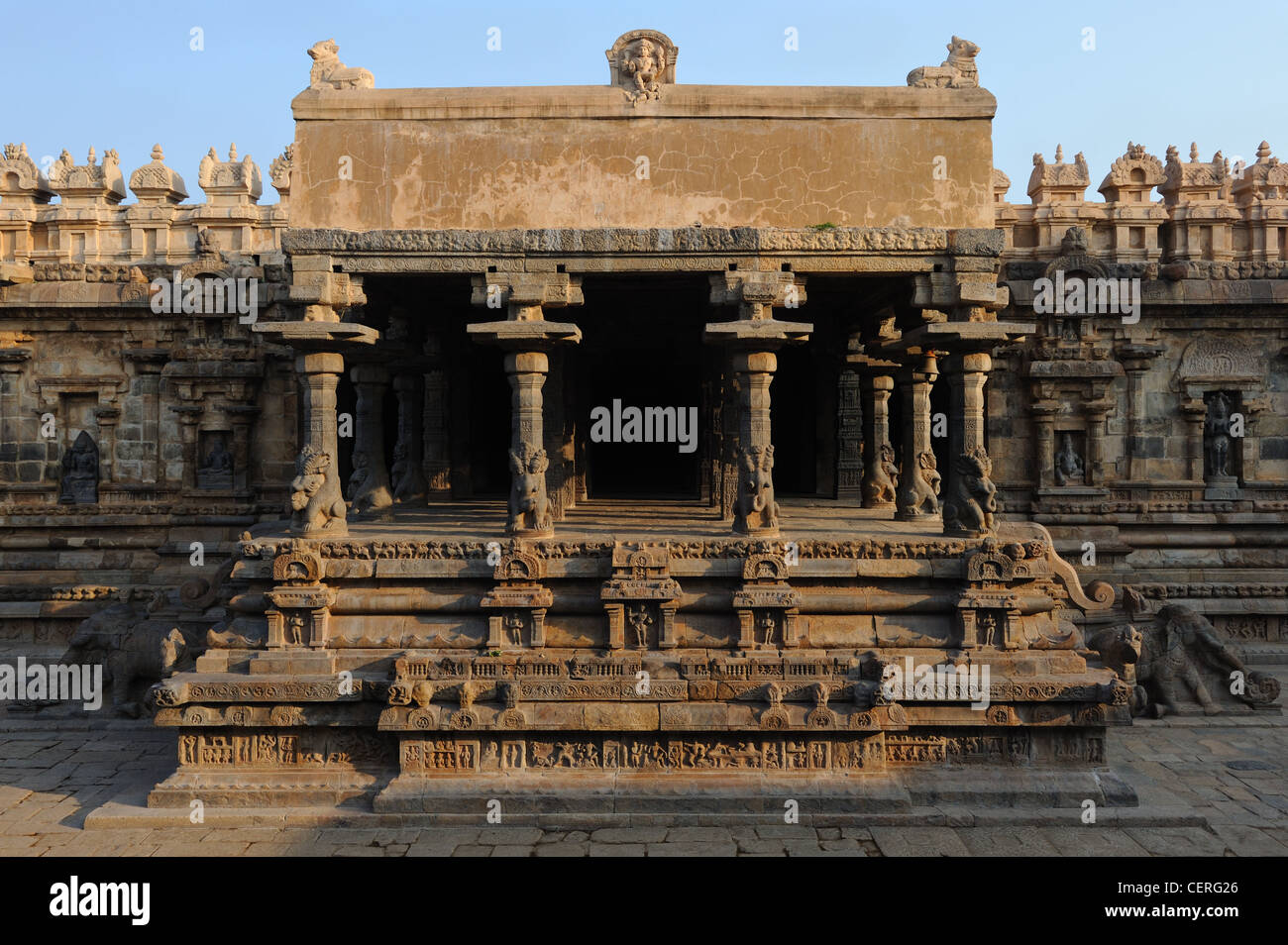 Chola temple hi-res stock photography and images - Alamy