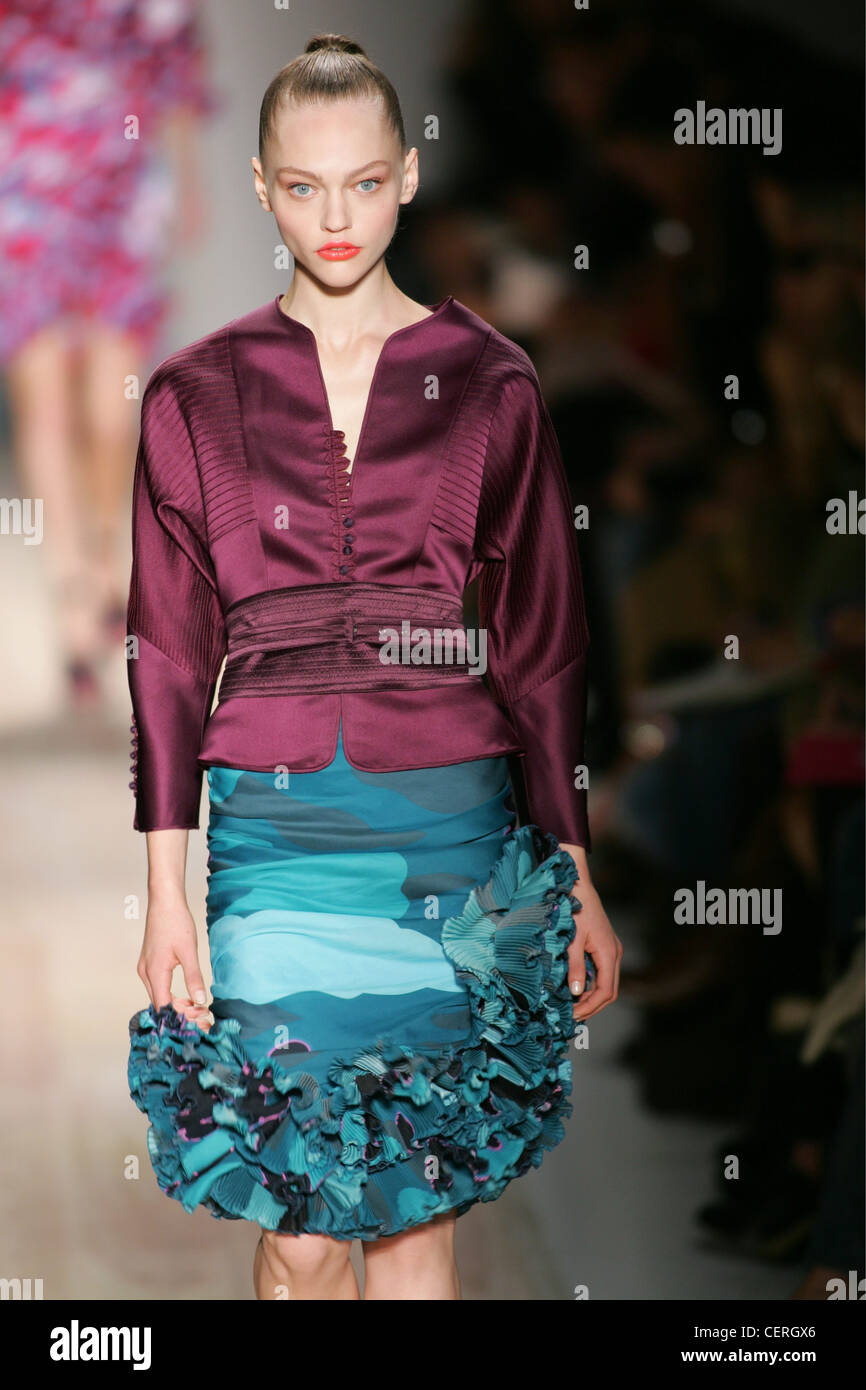 Emanuel Ungaro Paris Ready to Wear S S Model Sasha Pivovarova dark ...