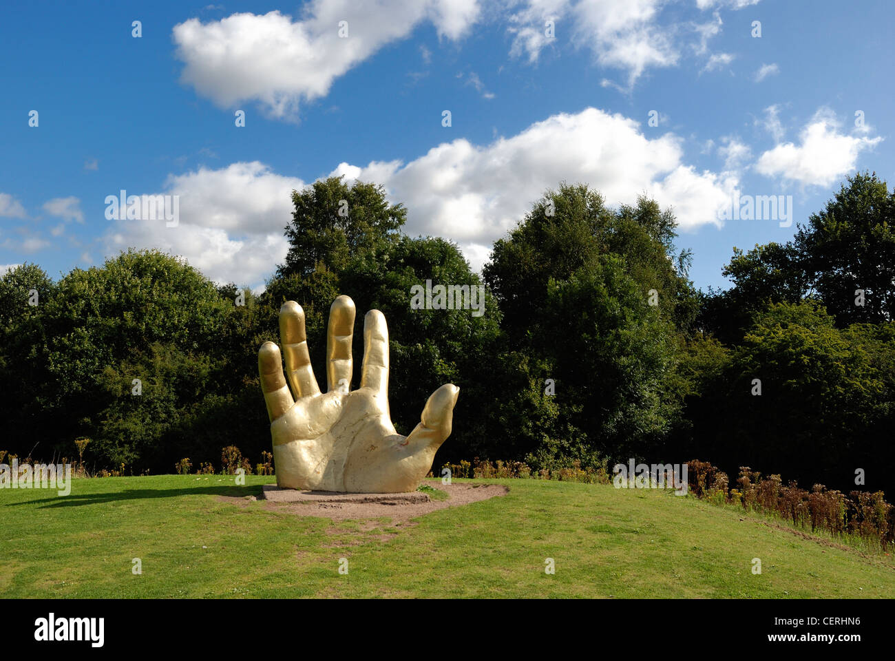 giant golden hand vicar water country park england uk Stock Photo - Alamy