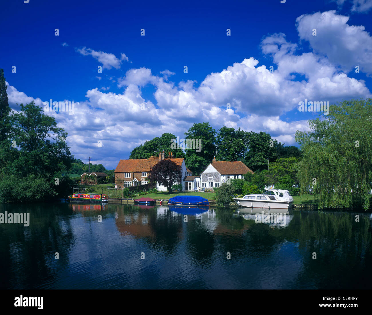 Hambleden cottage hi-res stock photography and images - Alamy